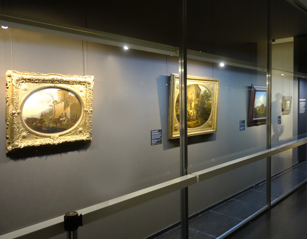 The exhibition Regards sur les Cadres, and the frame collection of the ...